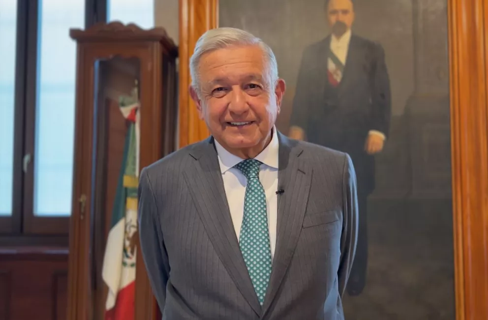 "Tengo Covid, pero estoy bien". Reaparece AMLO con buen semblante y ...