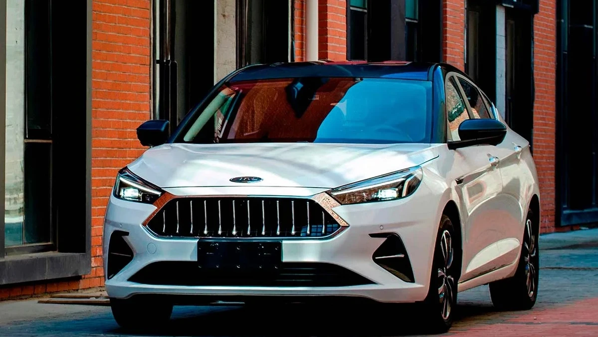 JAC J7 2025: el sedán chino hecho en México