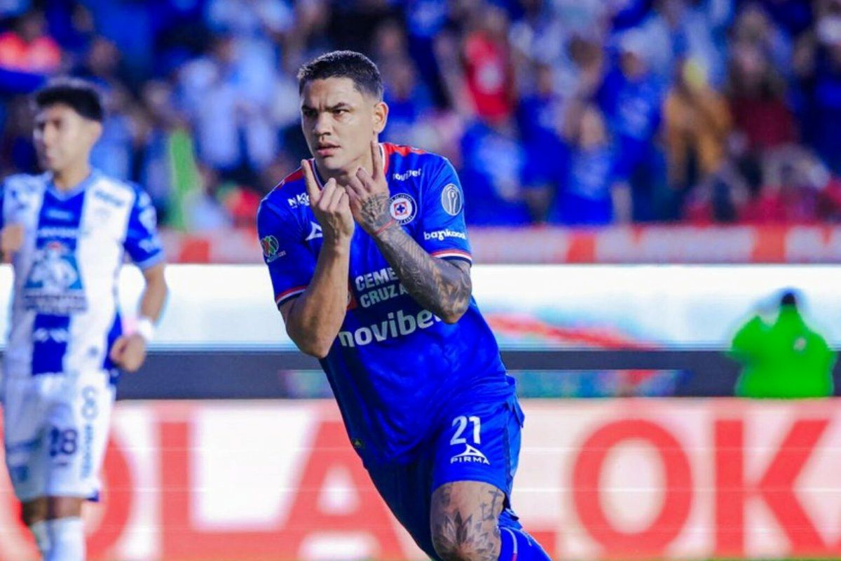 ¿Cuánto le paga Cruz Azul a Gabriel “Toro" Fernández? Su mejor ...