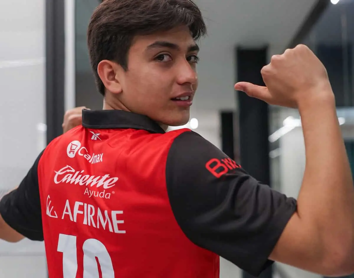 Gilberto Mora firma un histórico contrato con Xolos y heredará el número 10